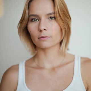 Annika Foster - actress, writer