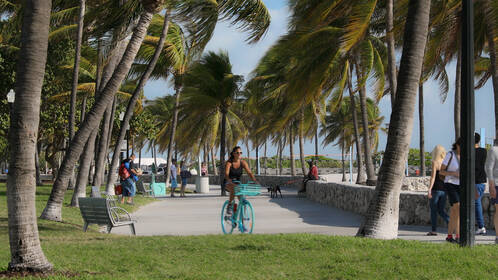 A Royal Makeover (movie, 2023)