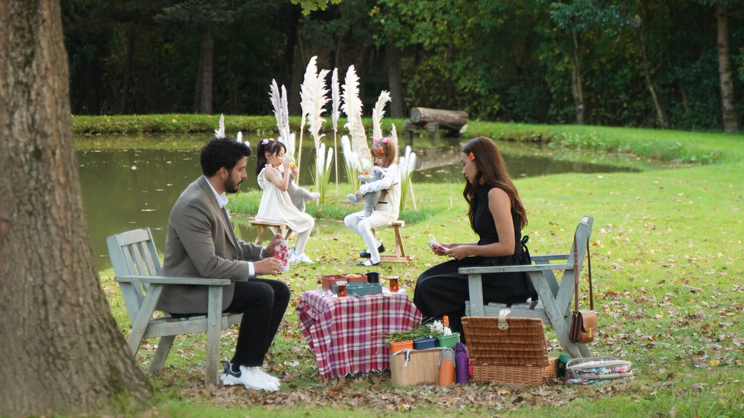 Hilos de vida (series, 2025 – ...)