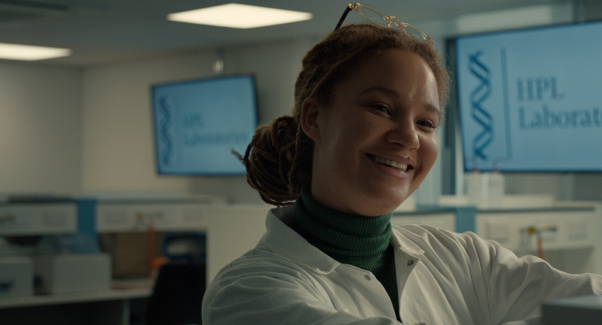 Ayoola Smart - actress - biography, photo, best movies and TV shows