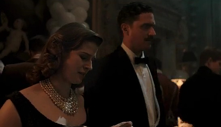 Emma Paetz - actress, writer, producer