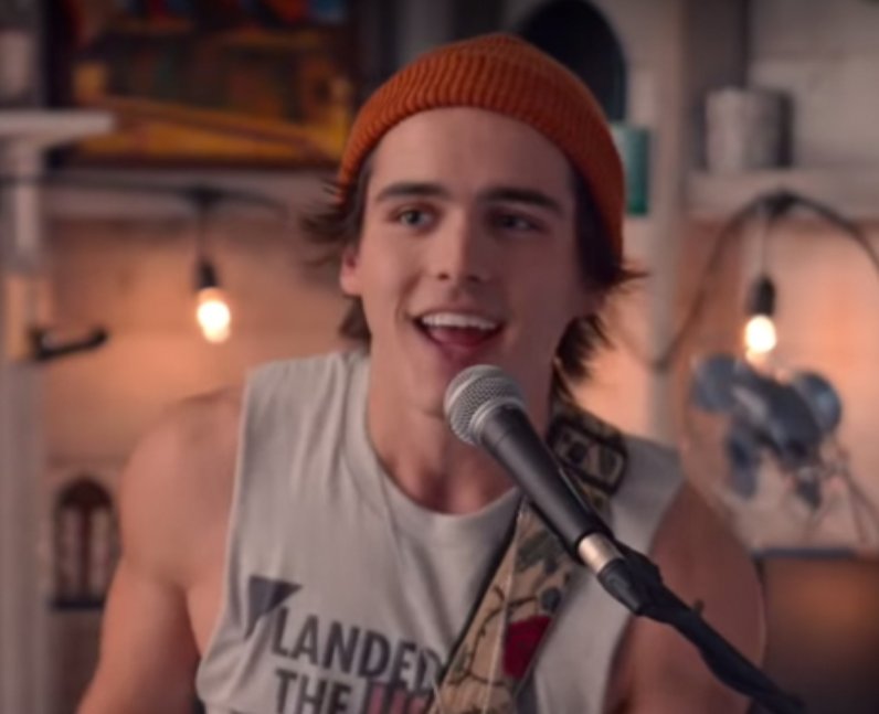 Charlie Gillespie - actor - biography, photo, best movies and TV shows