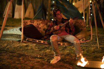 Лето на сёрфе (сериал, 2022 – 2023)