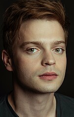 Cast - Extraction II