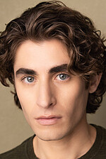 Episodes - Falling for a Superstar