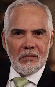 Stills - Pierre Gruno