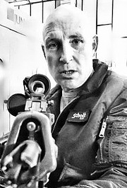 Йен Хоук - актёр, режиссёр, монтажёр, сценарист, продюсер, оператор ...