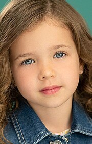 Chloe McKinnon - actress - biography, photo, best movies and TV shows