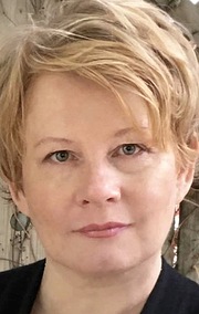 Elizabeth Saunders - actress, producer, dubbing: english