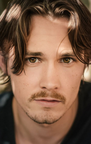 Tom Stevens - actor, producer - biography, photo, best movies and TV shows