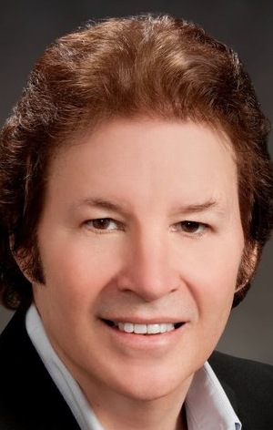 Ніл Брін - режисер, сценарист, актор, продюсер, монтажер, оператор ...