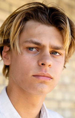 Альберт Рудбек Линдхардт - актёр