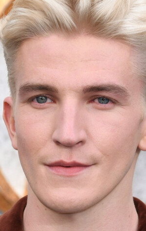 Ewan Mitchell - actor - biography, photo, best movies and TV shows