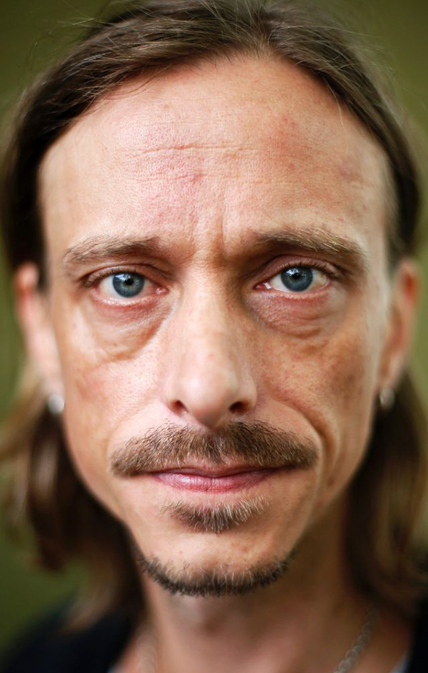 Mackenzie Crook - actor, director, writer, producer, dubbing: english