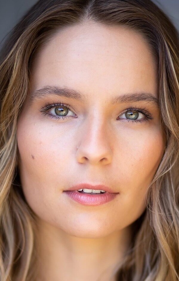Annika Foster - actress, writer