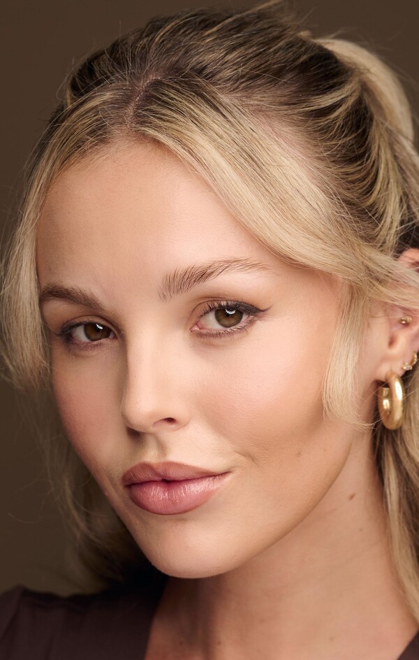 Betsy-Blue English - actress - biography, photo, best movies and TV shows