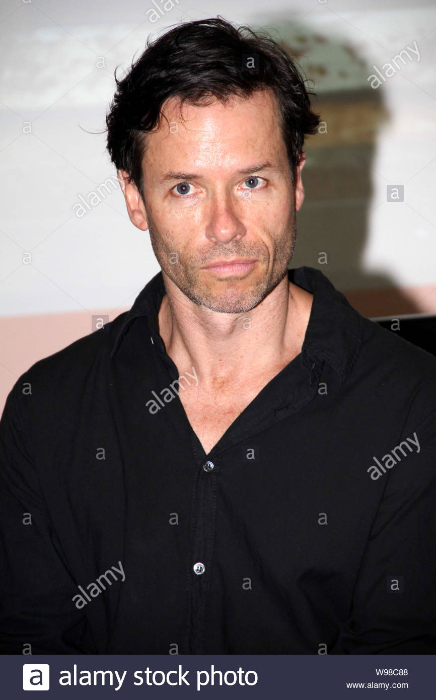 Guy Pearce - actor, producer - biography, photo, best movies and TV shows